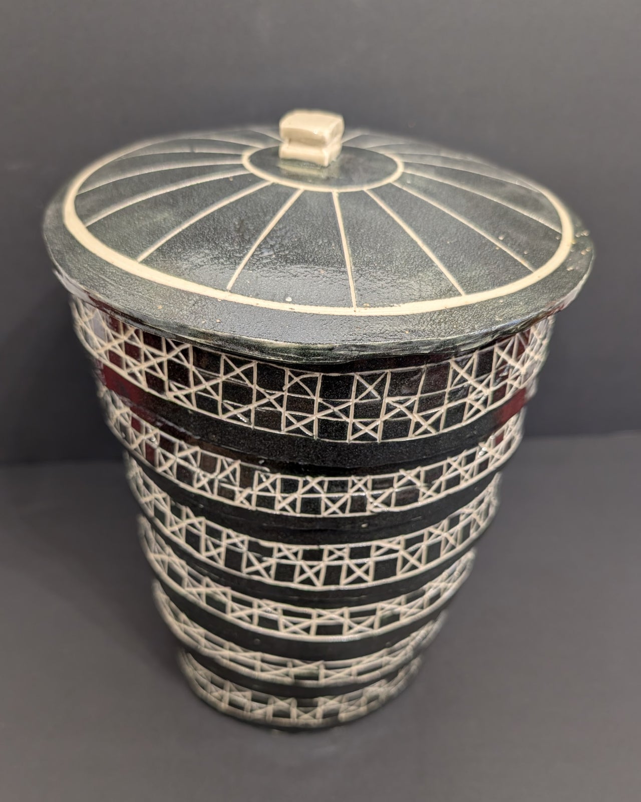 Beehive Pot with Lid – Steffich Fine Art